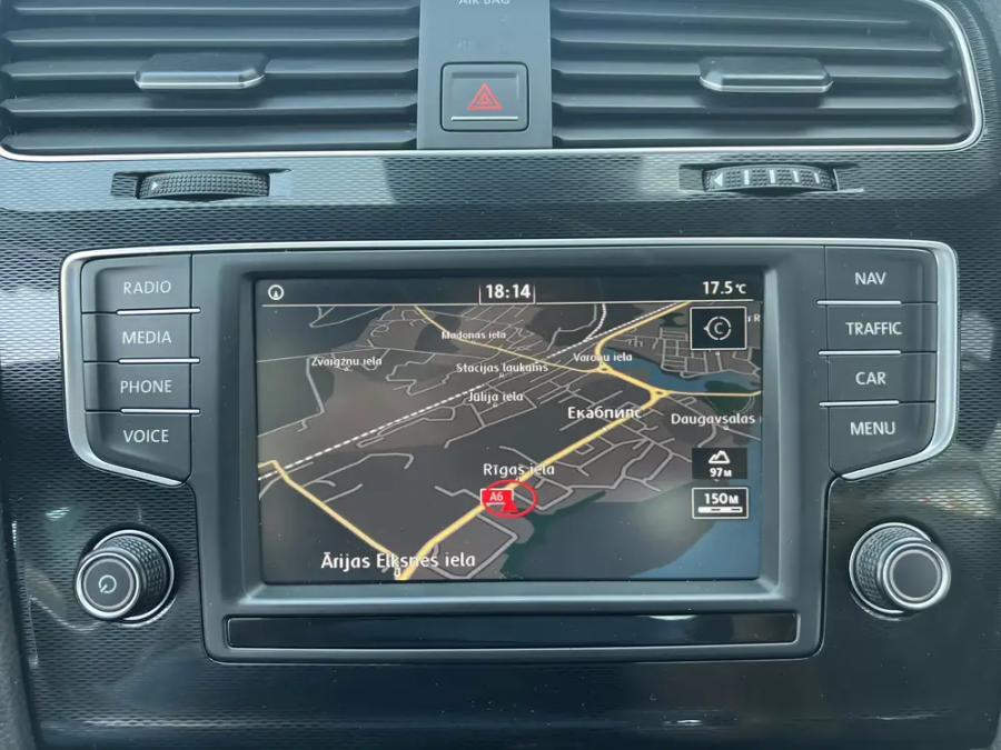 White Volkswagen Golf 2015 in Jekabpils, with an engine capacity of 2.00 L and mileage of 292 thousand km for 9500 €, photo 26 on AUTOMOTO.COM.LV