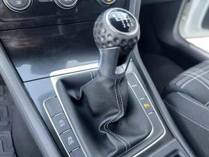 White Volkswagen Golf 2015 in Jekabpils, with an engine capacity of 2.00 L and mileage of 292 thousand km for 9500 €, photo 28 on AUTOMOTO.COM.LV