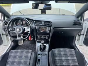 White Volkswagen Golf 2015 in Jekabpils, with an engine capacity of 2.00 L and mileage of 292 thousand km for 9500 €, photo 29 on AUTOMOTO.COM.LV