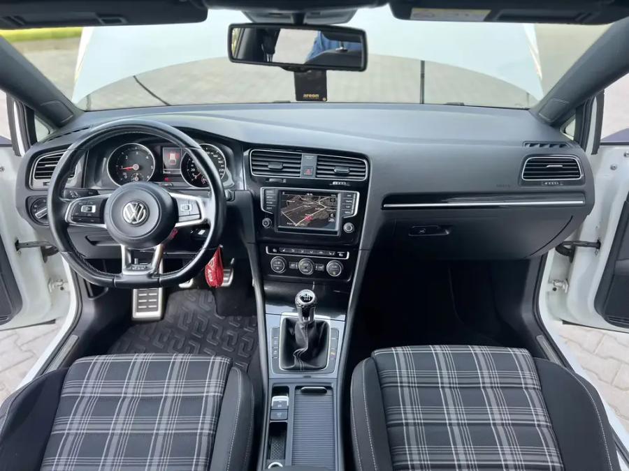 White Volkswagen Golf 2015 in Jekabpils, with an engine capacity of 2.00 L and mileage of 292 thousand km for 9500 €, photo 29 on AUTOMOTO.COM.LV
