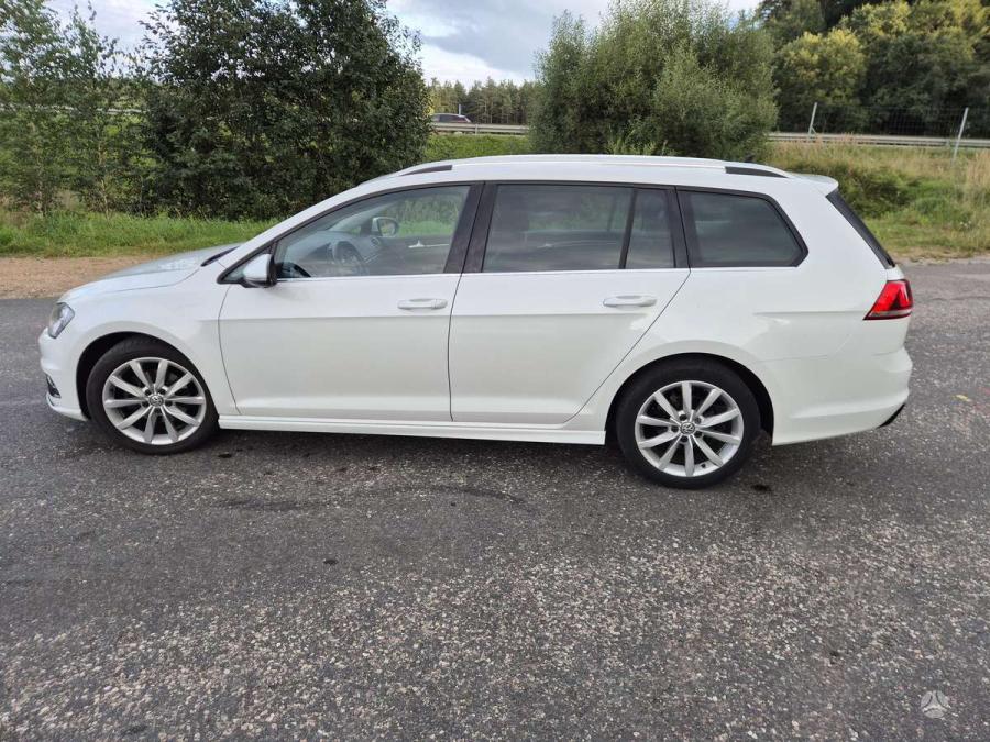 White Volkswagen Golf 2015 in Vilnius, with an engine capacity of 1.60 L and mileage of 264 thousand km for 7000 €, photo 9 on AUTOMOTO.COM.LV