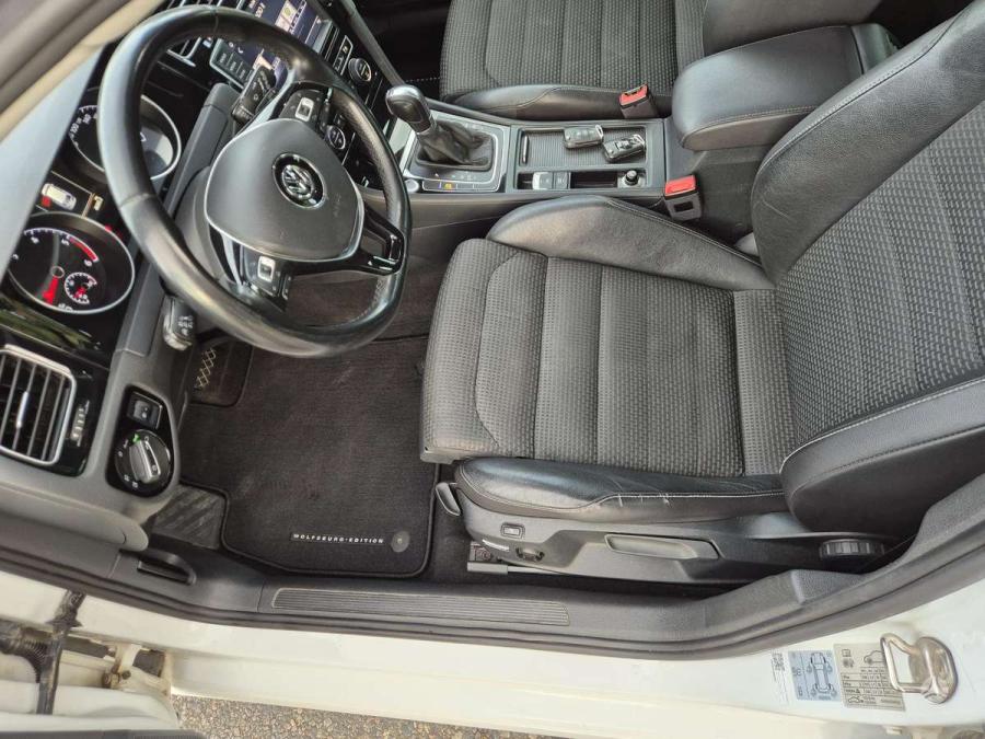 White Volkswagen Golf 2015 in Vilnius, with an engine capacity of 1.60 L and mileage of 264 thousand km for 7000 €, photo 10 on AUTOMOTO.COM.LV