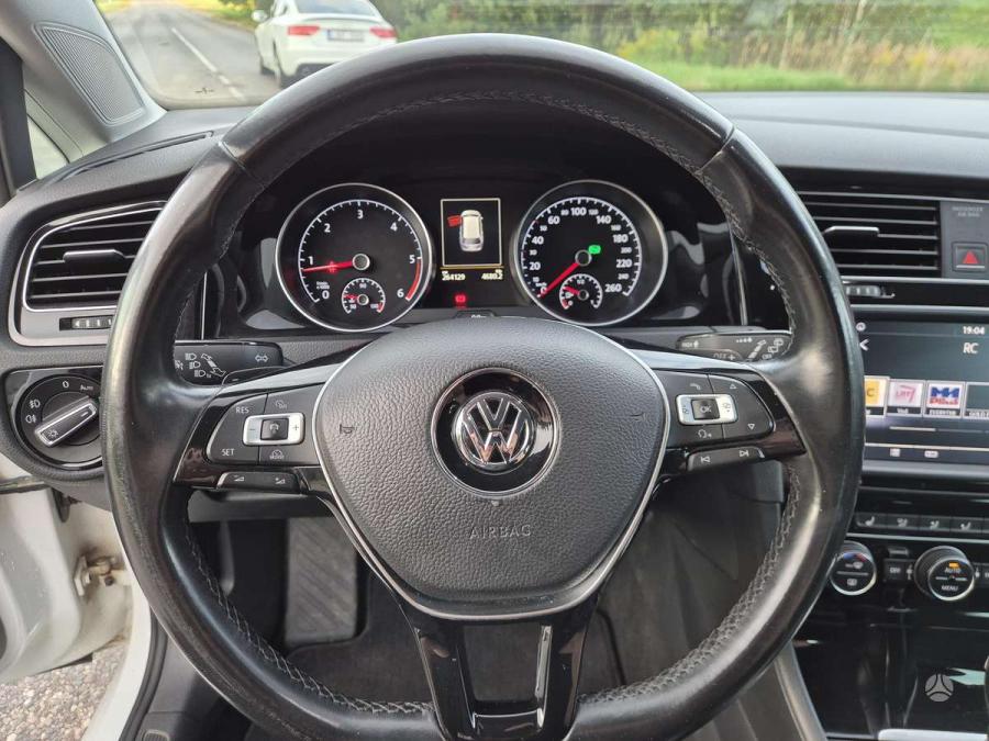 White Volkswagen Golf 2015 in Vilnius, with an engine capacity of 1.60 L and mileage of 264 thousand km for 7000 €, photo 14 on AUTOMOTO.COM.LV