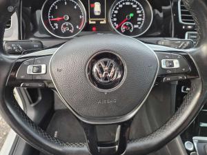 White Volkswagen Golf 2015 in Vilnius, with an engine capacity of 1.60 L and mileage of 264 thousand km for 7000 €, photo 16 on AUTOMOTO.COM.LV