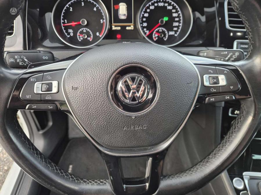 White Volkswagen Golf 2015 in Vilnius, with an engine capacity of 1.60 L and mileage of 264 thousand km for 7000 €, photo 16 on AUTOMOTO.COM.LV