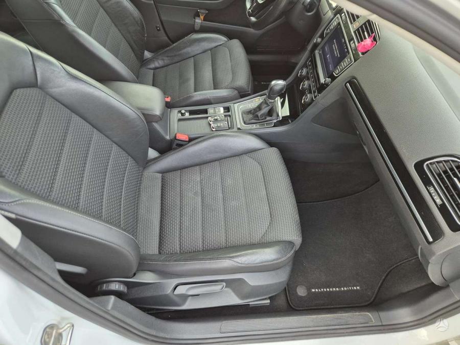 White Volkswagen Golf 2015 in Vilnius, with an engine capacity of 1.60 L and mileage of 264 thousand km for 7000 €, photo 19 on AUTOMOTO.COM.LV