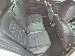 White Volkswagen Golf 2015 in Vilnius, with an engine capacity of 1.60 L and mileage of 264 thousand km for 7000 €, photo 20 on AUTOMOTO.COM.LV