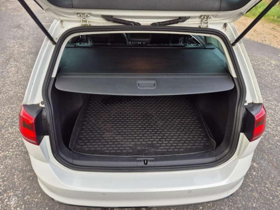 White Volkswagen Golf 2015 in Vilnius, with an engine capacity of 1.60 L and mileage of 264 thousand km for 7000 €, photo 21 on AUTOMOTO.COM.LV