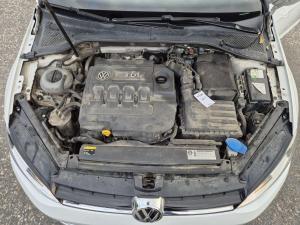 White Volkswagen Golf 2015 in Vilnius, with an engine capacity of 1.60 L and mileage of 264 thousand km for 7000 €, photo 23 on AUTOMOTO.COM.LV