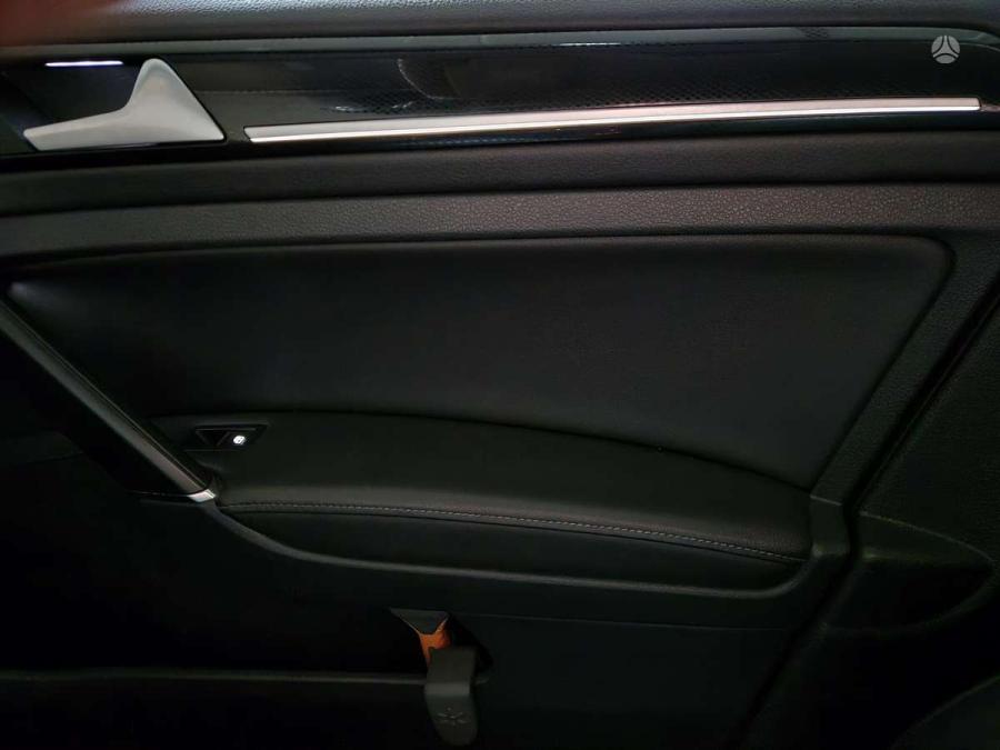 White Volkswagen Golf 2015 in Vilnius, with an engine capacity of 1.60 L and mileage of 264 thousand km for 7000 €, photo 25 on AUTOMOTO.COM.LV