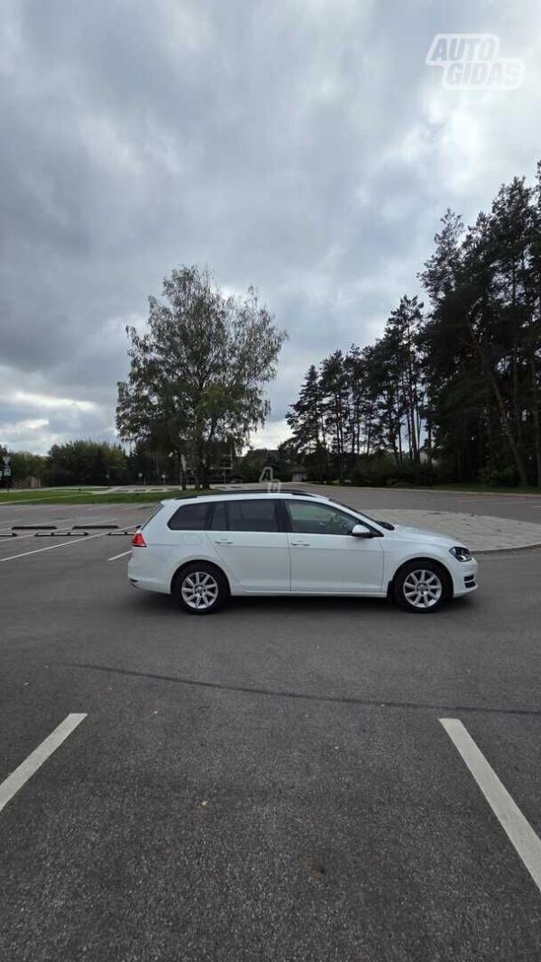White Volkswagen Golf 2015 in Kaunas, with an engine capacity of 1.60 L and mileage of 330 thousand km for 5500 €, photo 3 on AUTOMOTO.COM.LV