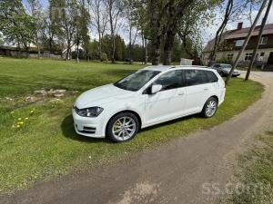 White Volkswagen Golf 2016 in Riga, with an engine capacity of 1.60 L and mileage of 280 thousand km for 8800 €, photo 4 on AUTOMOTO.COM.LV
