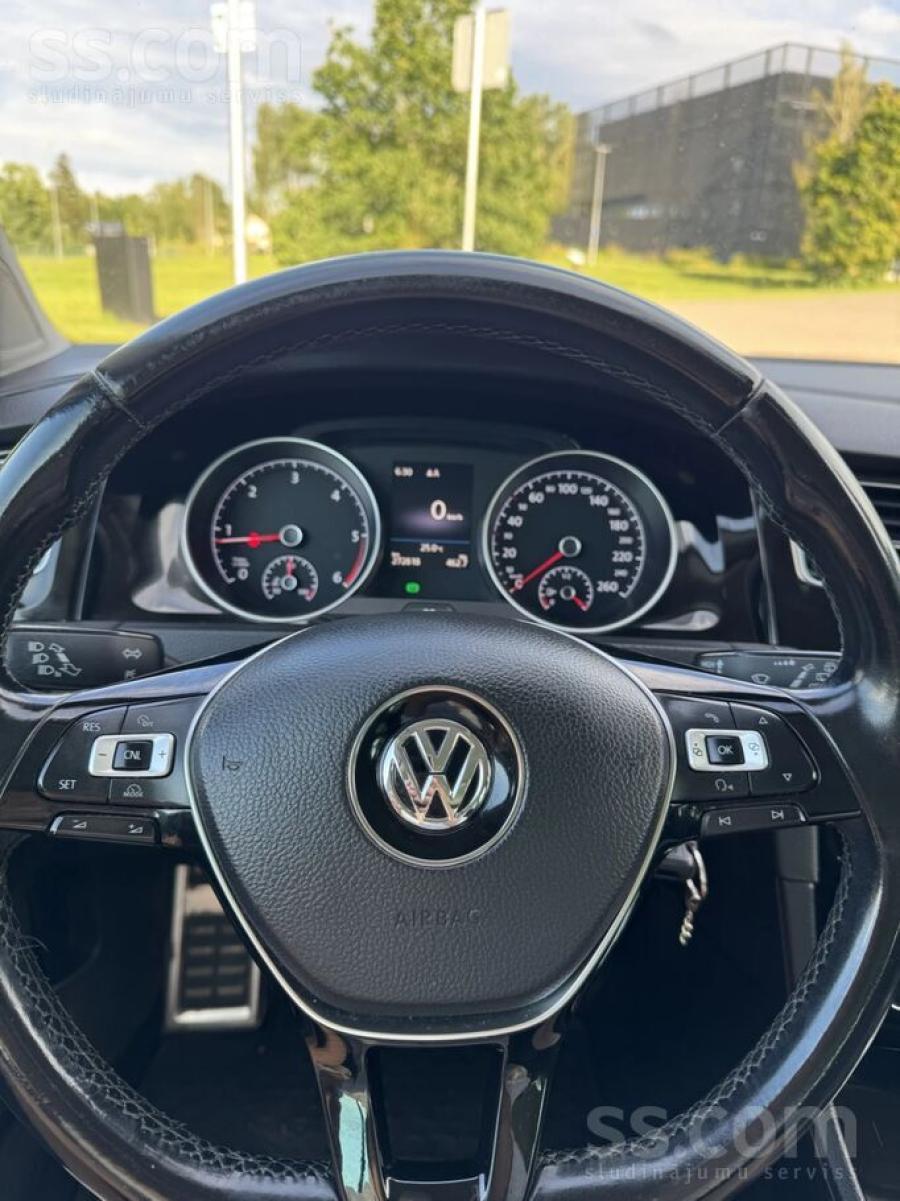 White Volkswagen Golf 2016 in Riga, with an engine capacity of 1.60 L and mileage of 280 thousand km for 8800 €, photo 10 on AUTOMOTO.COM.LV