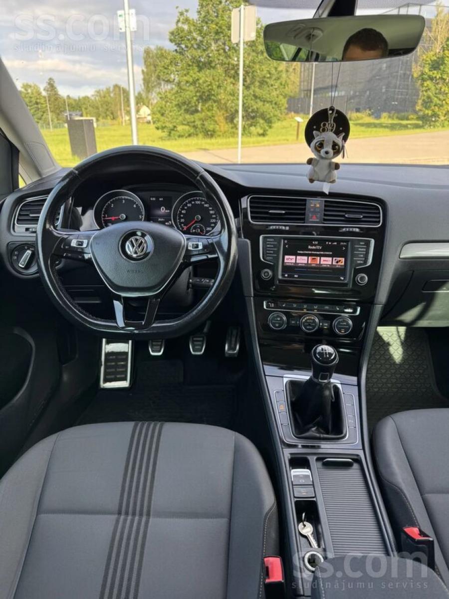 White Volkswagen Golf 2016 in Riga, with an engine capacity of 1.60 L and mileage of 280 thousand km for 8800 €, photo 20 on AUTOMOTO.COM.LV