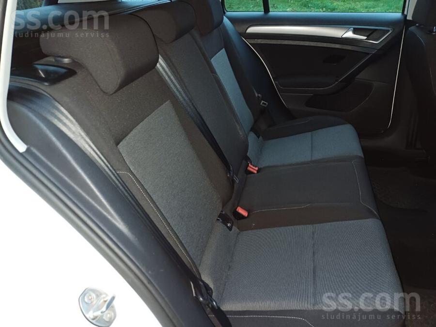 White Volkswagen Golf 2016 in Riga, with an engine capacity of 1.60 L and mileage of 198 thousand km for 5950 €, photo 13 on AUTOMOTO.COM.LV