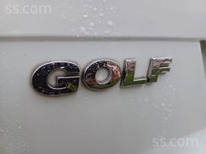 White Volkswagen Golf 2016 in Riga, with an engine capacity of 1.60 L and mileage of 198 thousand km for 5950 €, photo 18 on AUTOMOTO.COM.LV