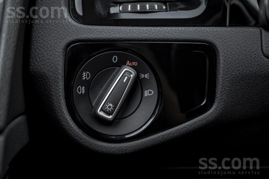 Balts Volkswagen Golf 2016 Rīga, ar dzinēja tilpumu 2.00 L un nobraukumu 213 tūkst. km par 9995 €, foto 30 vietnē AUTOMOTO.COM.LV
