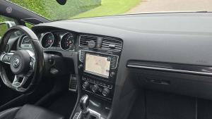 White Volkswagen Golf 2016 in Raseiniai, with an engine capacity of 1.97 L and mileage of 236 thousand km for 9990 €, photo 17 on AUTOMOTO.COM.LV