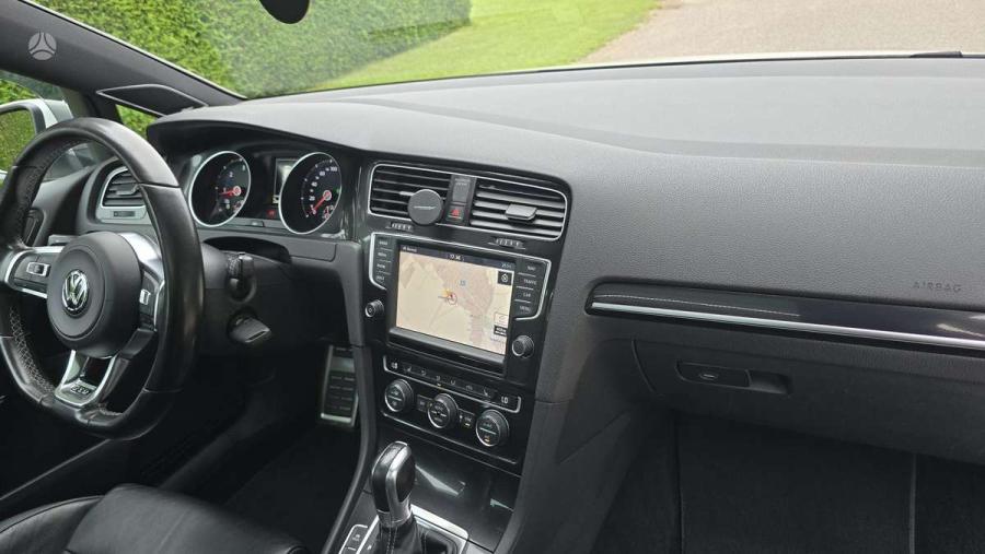 White Volkswagen Golf 2016 in Raseiniai, with an engine capacity of 1.97 L and mileage of 236 thousand km for 9990 €, photo 17 on AUTOMOTO.COM.LV