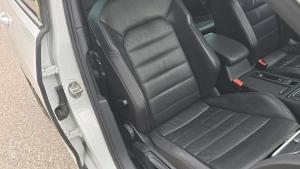 White Volkswagen Golf 2016 in Raseiniai, with an engine capacity of 1.97 L and mileage of 236 thousand km for 9990 €, photo 20 on AUTOMOTO.COM.LV