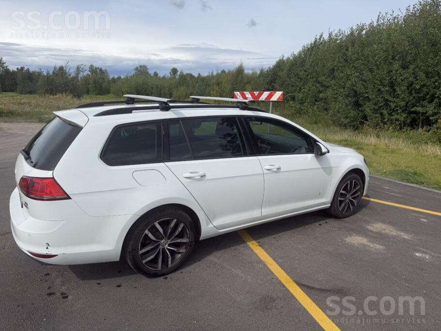 White Volkswagen Golf 2016 in Riga, with an engine capacity of 1.40 L and mileage of 262 thousand km for 5200 €, photo 4 on AUTOMOTO.COM.LV