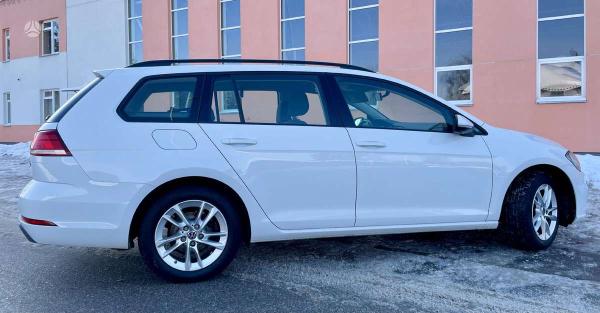 White Volkswagen Golf 2017 in Kaunas, with an engine capacity of 1.60 L and mileage of 215 thousand km for 7450 €, photo 5 on AUTOMOTO.COM.LV