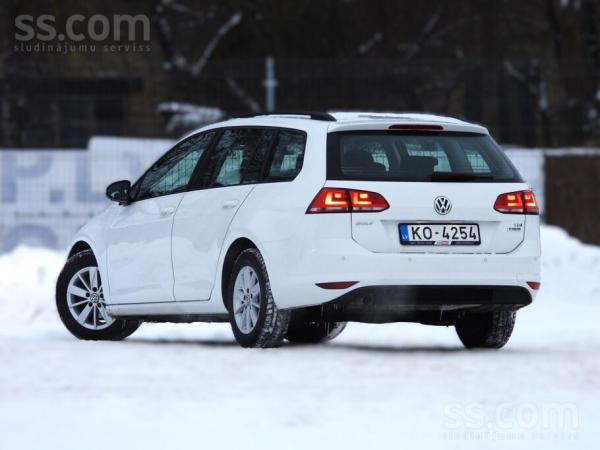 White Volkswagen Golf 2017 in Riga, with an engine capacity of 1.60 L and mileage of 234 thousand km for 8700 €, photo 7 on AUTOMOTO.COM.LV