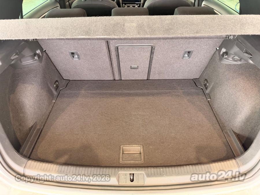 White Volkswagen Golf 2017 in Tallinn, with an engine capacity of 2.00 L and mileage of 225 thousand km for 17000 €, photo 11 on AUTOMOTO.COM.LV
