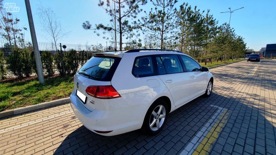 White Volkswagen Golf 2017 in Kaunas, with an engine capacity of 1.60 L and mileage of 245 thousand km for 6800 €, photo 7 on AUTOMOTO.COM.LV