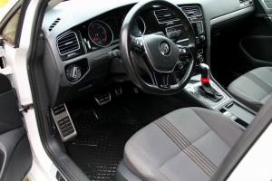White Volkswagen Golf 2017 in Kaunas, with an engine capacity of 1.60 L and mileage of 245 thousand km for 6800 €, photo 12 on AUTOMOTO.COM.LV
