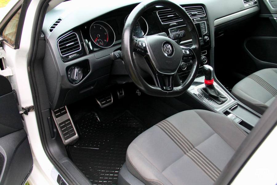 White Volkswagen Golf 2017 in Kaunas, with an engine capacity of 1.60 L and mileage of 245 thousand km for 6800 €, photo 12 on AUTOMOTO.COM.LV