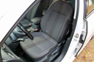 White Volkswagen Golf 2017 in Kaunas, with an engine capacity of 1.60 L and mileage of 245 thousand km for 6800 €, photo 15 on AUTOMOTO.COM.LV