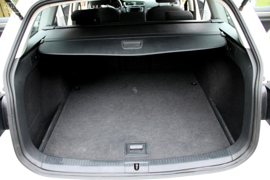 White Volkswagen Golf 2017 in Kaunas, with an engine capacity of 1.60 L and mileage of 245 thousand km for 6800 €, photo 18 on AUTOMOTO.COM.LV