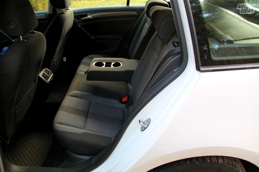 White Volkswagen Golf 2017 in Kaunas, with an engine capacity of 1.60 L and mileage of 245 thousand km for 6800 €, photo 19 on AUTOMOTO.COM.LV