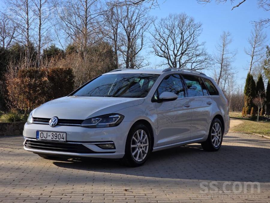 White Volkswagen Golf 2017 in Tukums, with an engine capacity of 2.00 L and mileage of 258 thousand km for 10199 €, photo 1 on AUTOMOTO.COM.LV