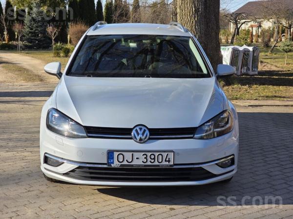 White Volkswagen Golf 2017 in Tukums, with an engine capacity of 2.00 L and mileage of 258 thousand km for 10199 €, photo 2 on AUTOMOTO.COM.LV