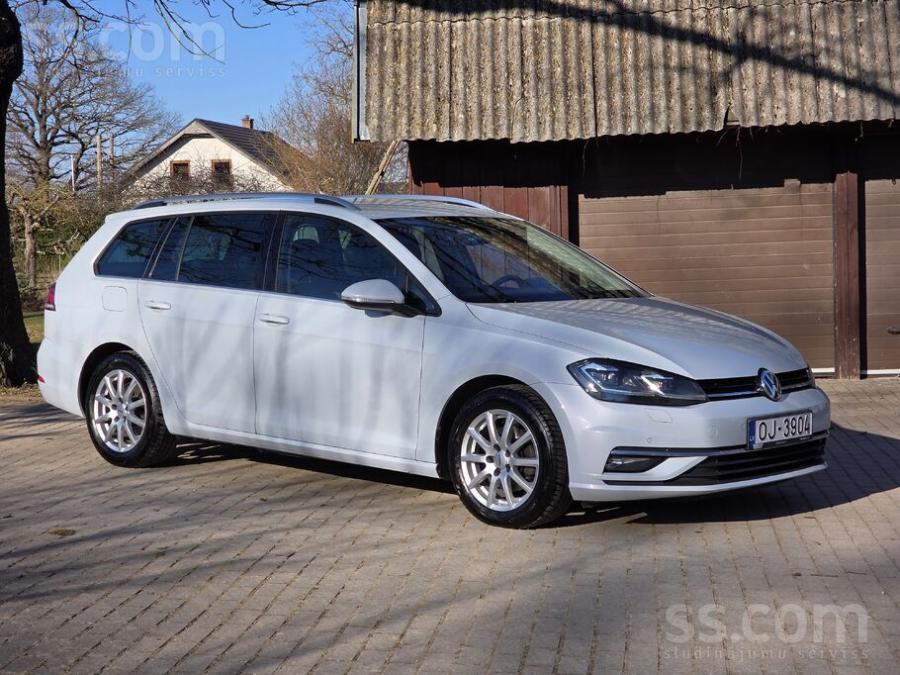 White Volkswagen Golf 2017 in Tukums, with an engine capacity of 2.00 L and mileage of 258 thousand km for 10199 €, photo 5 on AUTOMOTO.COM.LV
