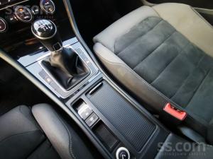White Volkswagen Golf 2017 in Tukums, with an engine capacity of 2.00 L and mileage of 258 thousand km for 10199 €, photo 14 on AUTOMOTO.COM.LV