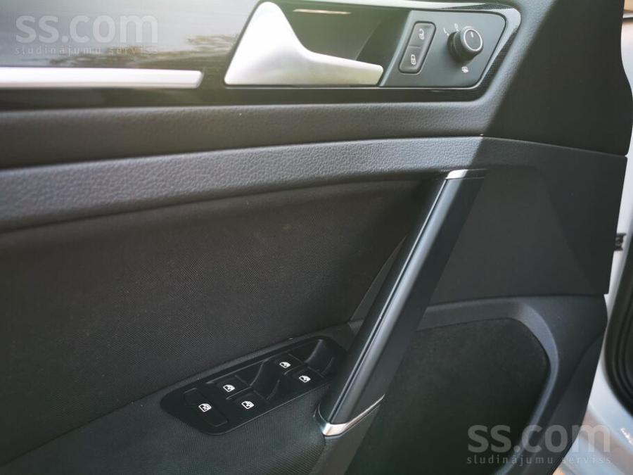 White Volkswagen Golf 2017 in Tukums, with an engine capacity of 2.00 L and mileage of 258 thousand km for 10199 €, photo 21 on AUTOMOTO.COM.LV