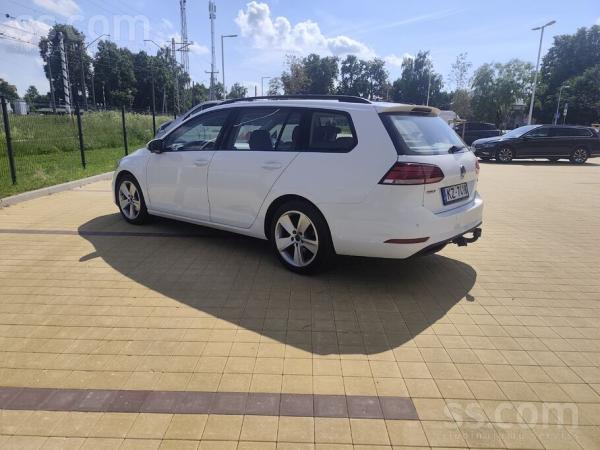 White Volkswagen Golf 2017 in Riga, with an engine capacity of 1.60 L and mileage of 253 thousand km for 7000 €, photo 5 on AUTOMOTO.COM.LV
