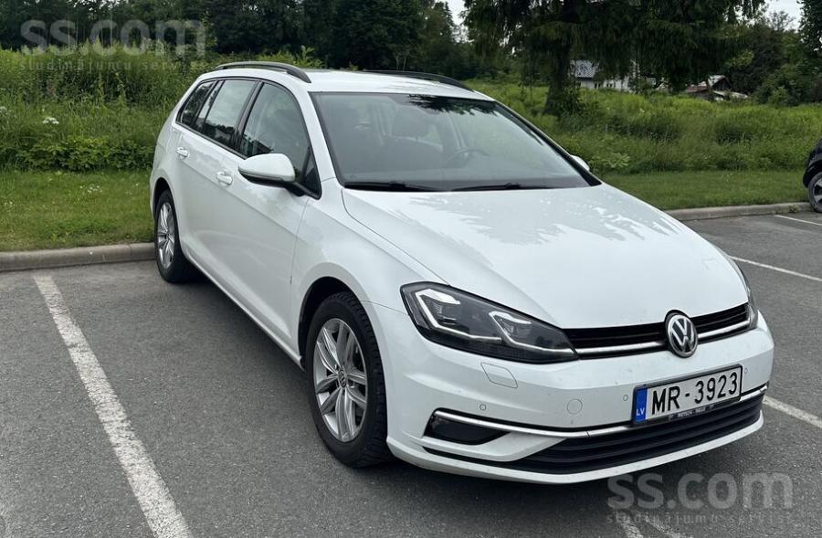 White Volkswagen Golf 2017 in Riga, with an engine capacity of 1.60 L and mileage of 305 thousand km for 8200 €, photo 3 on AUTOMOTO.COM.LV