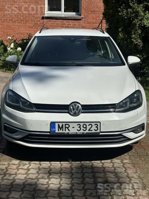 White Volkswagen Golf 2017 in Riga, with an engine capacity of 1.60 L and mileage of 305 thousand km for 8200 €, photo 3 on AUTOMOTO.COM.LV