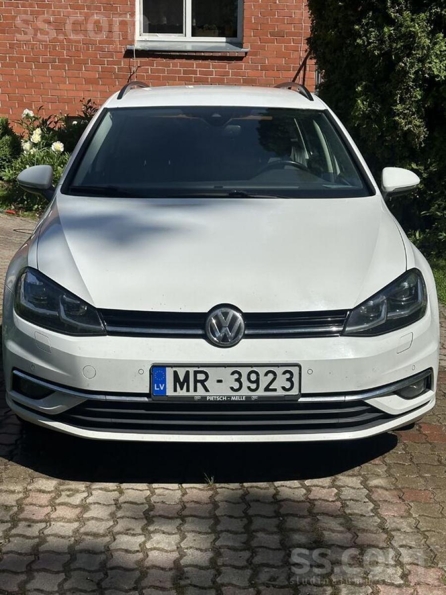 White Volkswagen Golf 2017 in Riga, with an engine capacity of 1.60 L and mileage of 305 thousand km for 8200 €, photo 4 on AUTOMOTO.COM.LV
