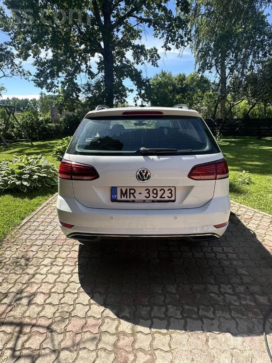White Volkswagen Golf 2017 in Riga, with an engine capacity of 1.60 L and mileage of 305 thousand km for 8200 €, photo 5 on AUTOMOTO.COM.LV