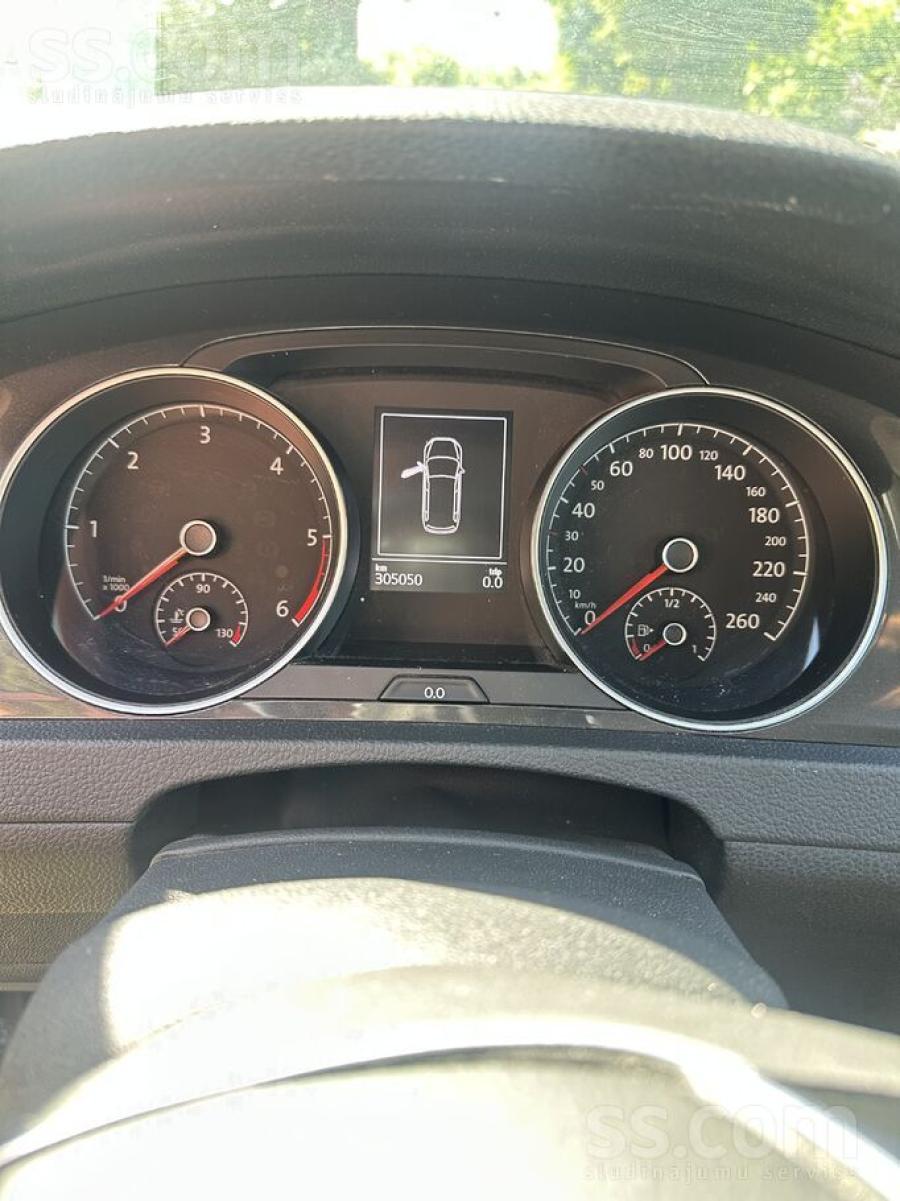 White Volkswagen Golf 2017 in Riga, with an engine capacity of 1.60 L and mileage of 305 thousand km for 8200 €, photo 6 on AUTOMOTO.COM.LV