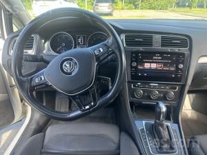 White Volkswagen Golf 2017 in Riga, with an engine capacity of 1.60 L and mileage of 305 thousand km for 8200 €, photo 8 on AUTOMOTO.COM.LV