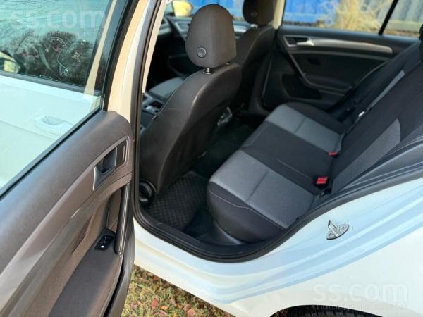 White Volkswagen Golf 2017 in Riga, with an engine capacity of 1.60 L and mileage of 234 thousand km for 6990 €, photo 10 on AUTOMOTO.COM.LV