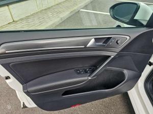 White Volkswagen Golf 2017 in Kaunas, with an engine capacity of 1.97 L and mileage of 205 thousand km for 13000 €, photo 18 on AUTOMOTO.COM.LV