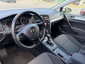 White Volkswagen Golf 2017 in Vilnius, with an engine capacity of 1.40 L and mileage of 180 thousand km for 8950 €, photo 9 on AUTOMOTO.COM.LV