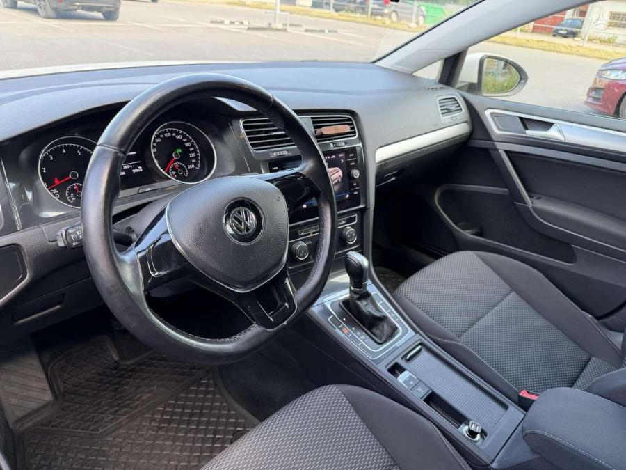 White Volkswagen Golf 2017 in Vilnius, with an engine capacity of 1.40 L and mileage of 180 thousand km for 8950 €, photo 9 on AUTOMOTO.COM.LV